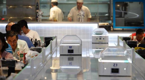 ROBOT.HE, EL RESTAURANTE ATENDIDO POR ROBOTS EN CHINA – OSAO